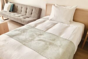 【完全版】住宅宿泊管理業者に委託できる6つの業務！費用相場や手続きを解説 – 民泊総合研究所